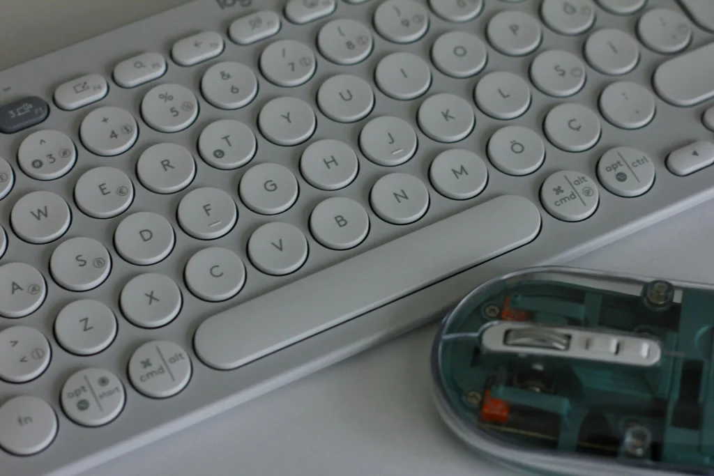 Melhores teclados ergonômicos para quem sente dor no punho trabalhando ...